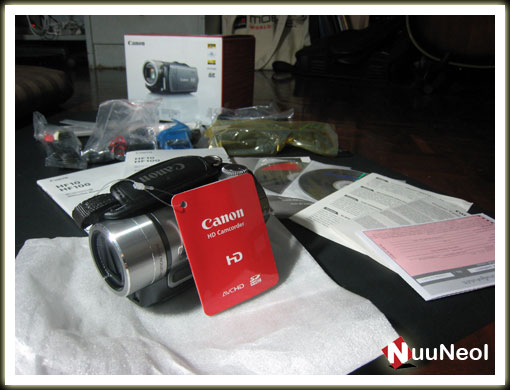 แกะกล่อง Canon HF100 - NuuNeoI : The Personal Blog of a Humble Polymath
