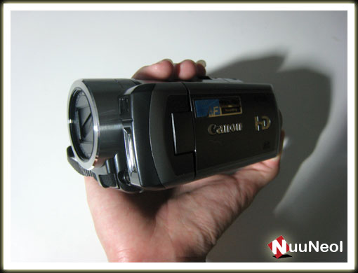 แกะกล่อง Canon HF100 - NuuNeoI : The Personal Blog of a Humble Polymath